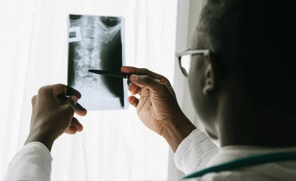 Jak byly objeveny rentgenové paprsky a kdy vznikl první rentgen ...